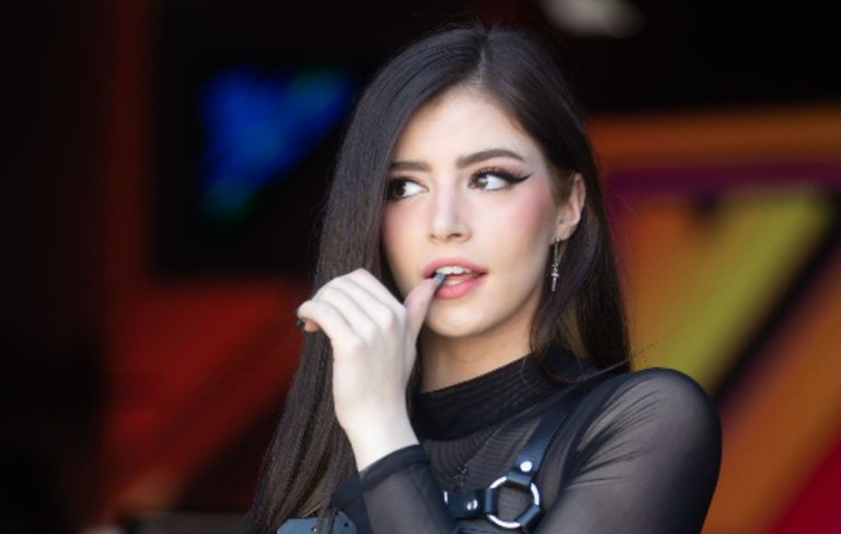 Chrissy Costanza: Live-optræden af League Of Legends-hymner, et episk ...